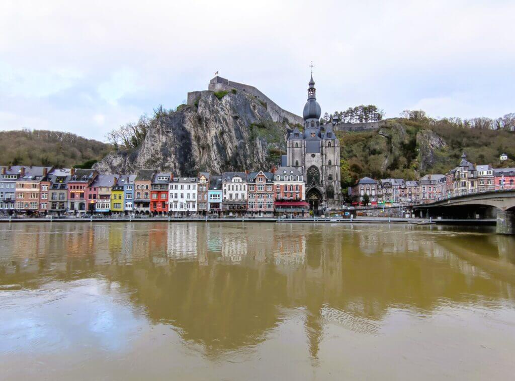 Qué ver en Dinant, la pequeña ciudad belga junto al río Mosa