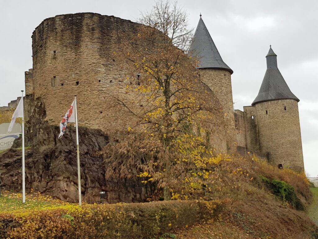 Castillo de Bourscheid, la fortaleza más grande de Luxemburgo